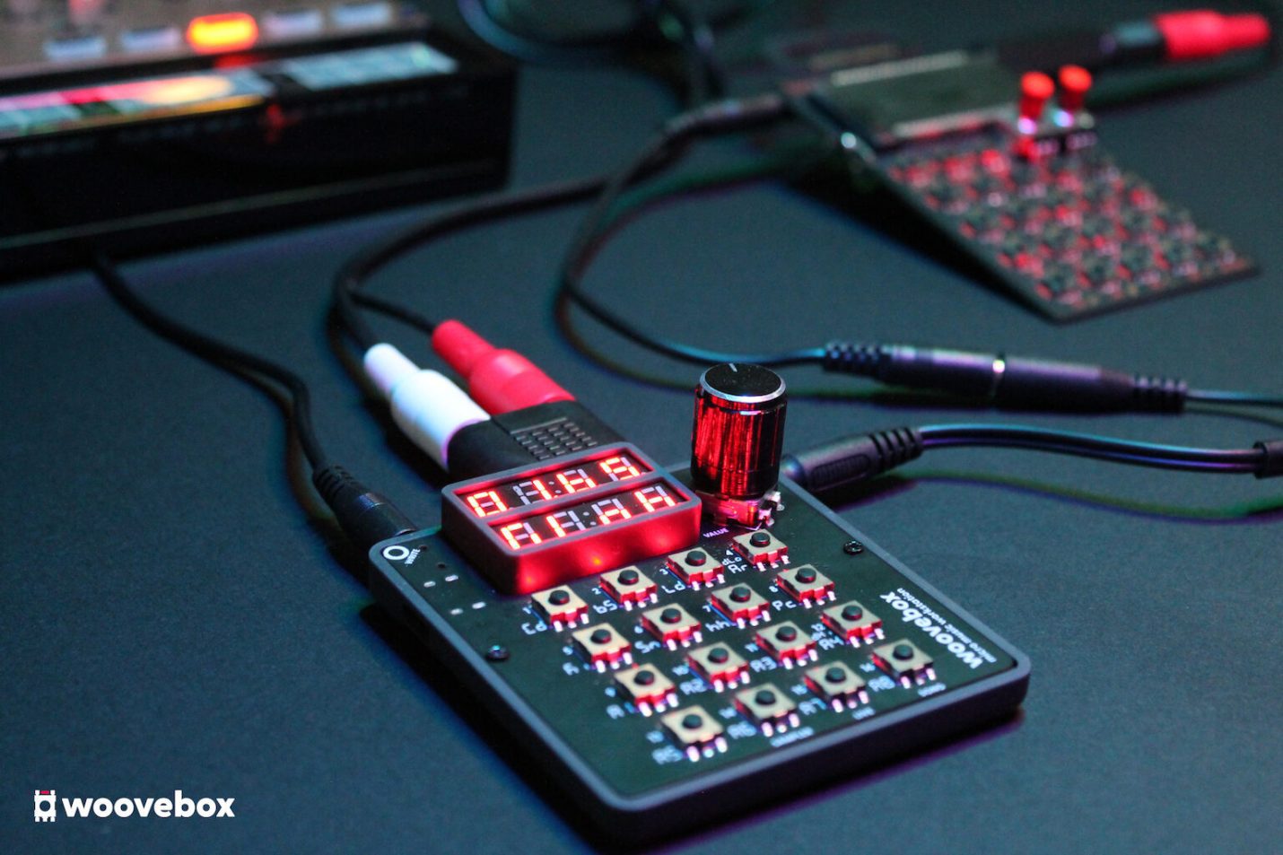 SiliconFields Woovebox: Micro-Groovebox mit Sequencer und Sampler ...